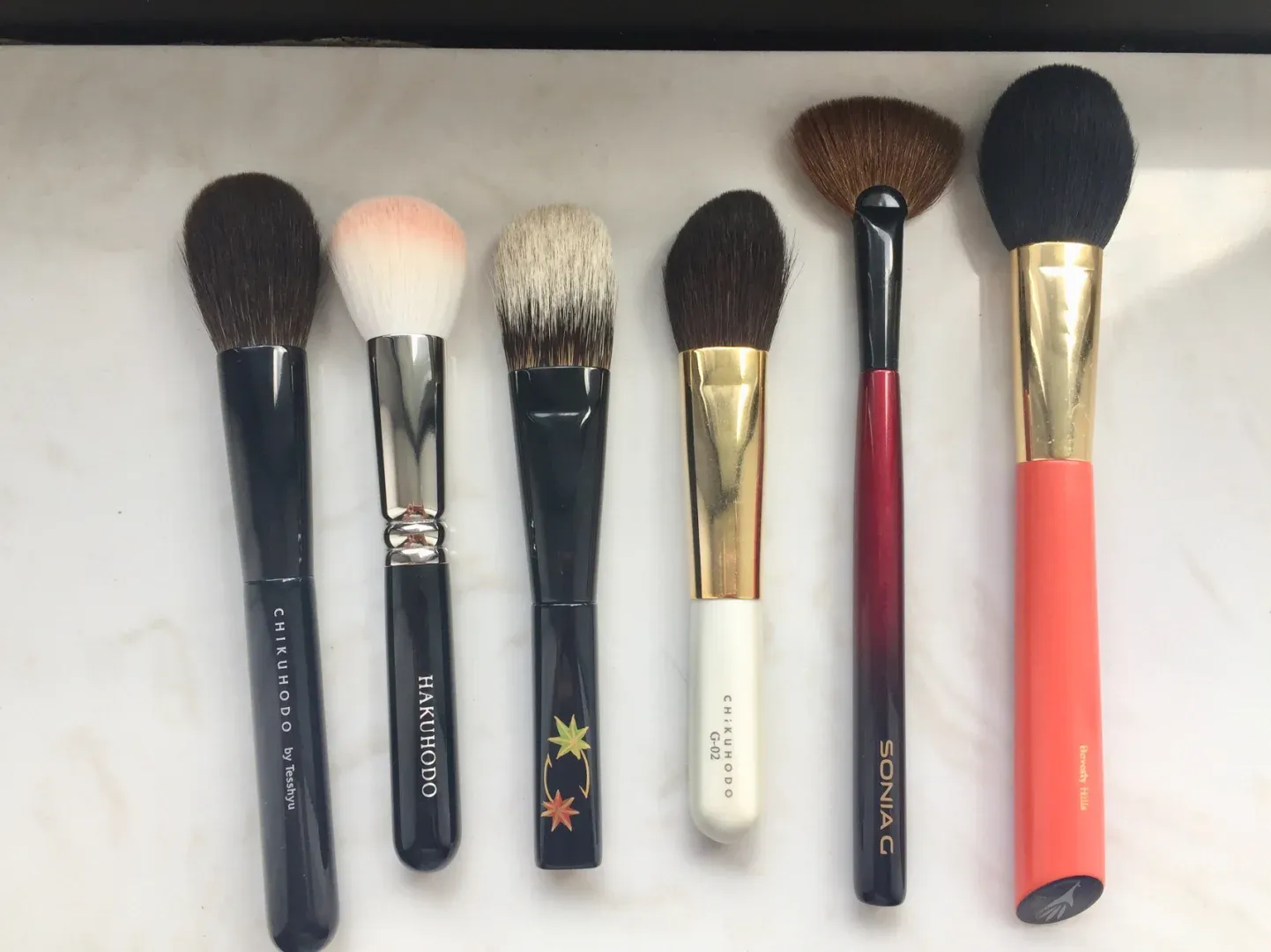 The Types of Highlighter Brush and The One You Should Have - Fay Brush