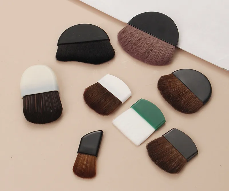 Compact Makeup Brush is Your Perfect On-the-Go Beauty Companion - Fay Brush