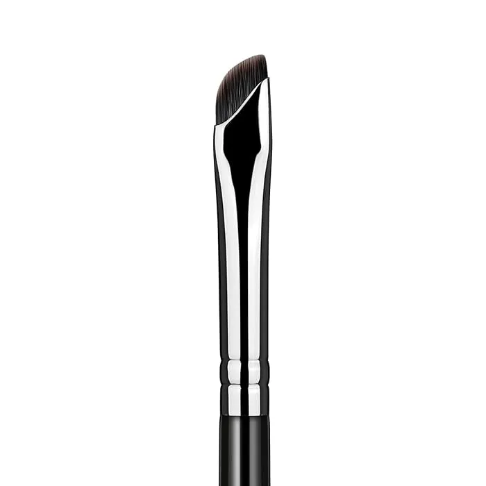 Choosing and Using the Perfect Eyeliner Brush - Fay Brush