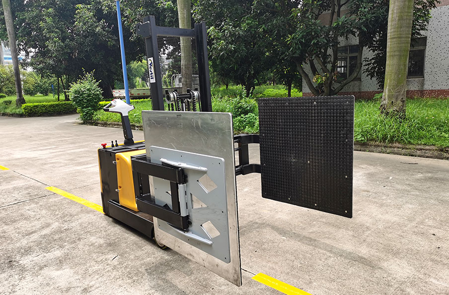 powered counter-balanced stacker with box clamp