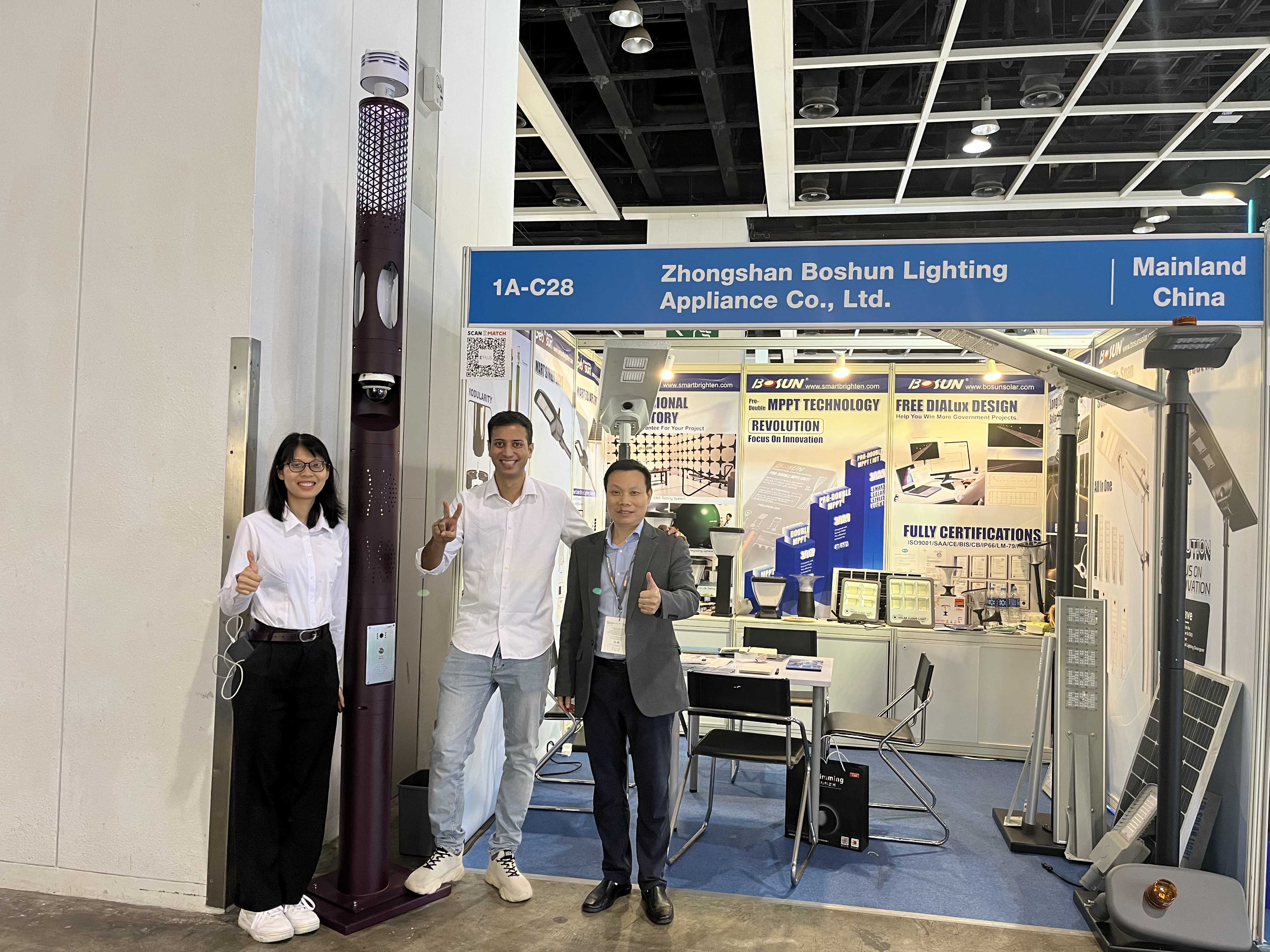 BOSUN Lighting attendant the guangzhou international lighting exhibition