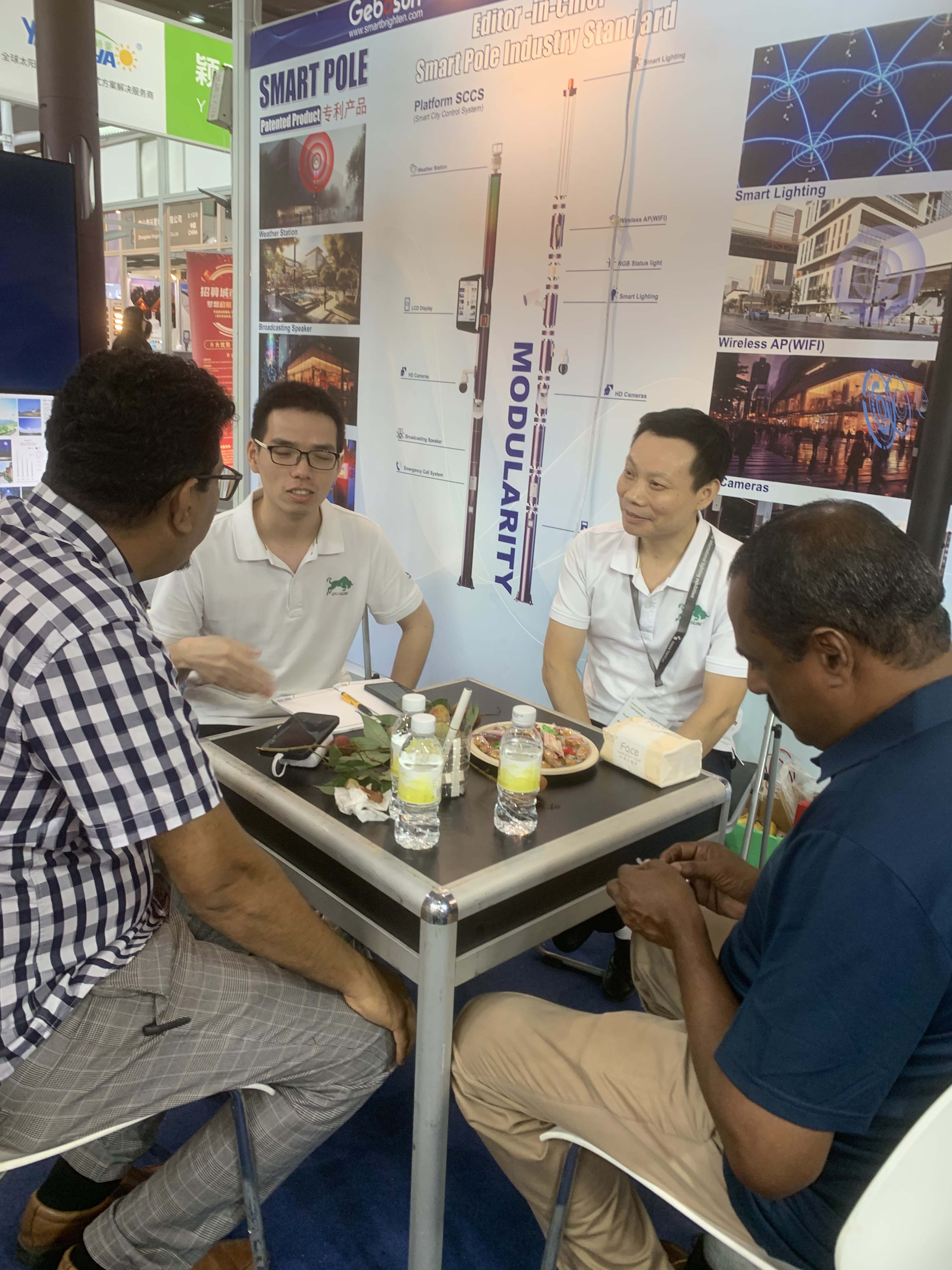 BOSUN Lighting attendant the guangzhou international lighting exhibition