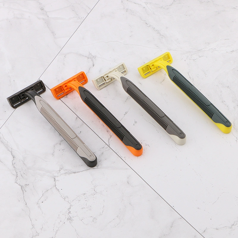 thriple blade disposable razor with rubber handle