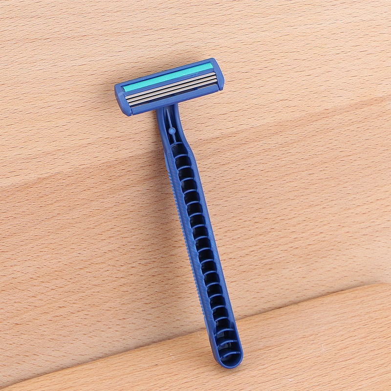 thriple blade disposable razor with rubber handle