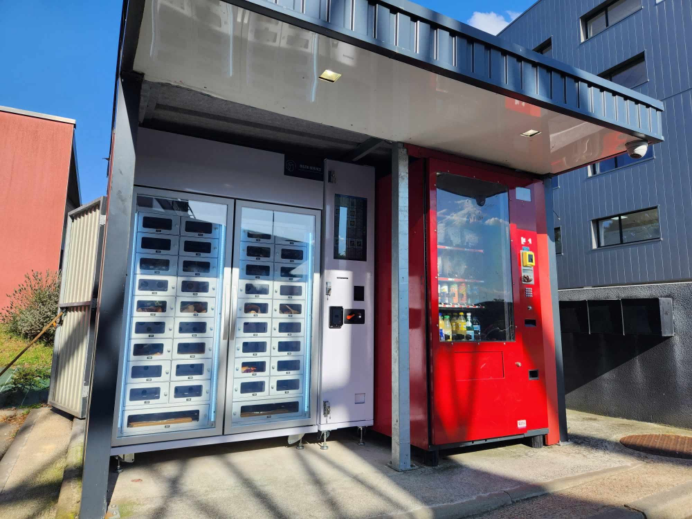 Outdoor Cake Vending Machine for Bakery Shop Street Foods