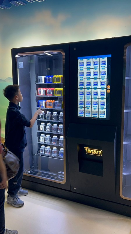 Live Fish Retail: Smart Vending Machine at Ocean World