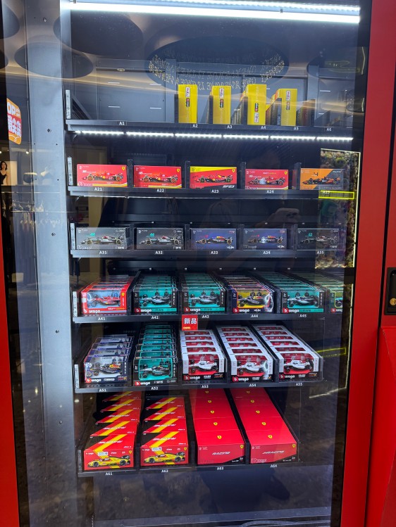 Model Cars & Collectibles Vending Machine in China