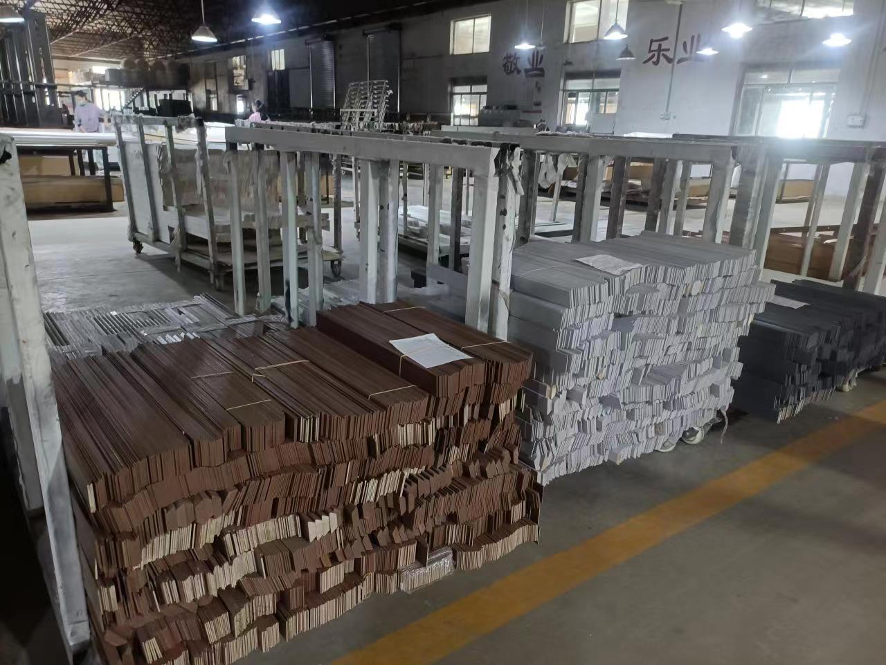 Demonstration of assembly process of Blinds products in Heze Huasheng ...