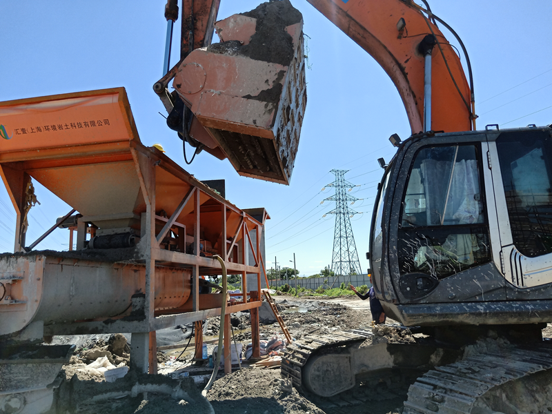 Does Construction Waste Have This Magical Effect With A Screening Bucket?