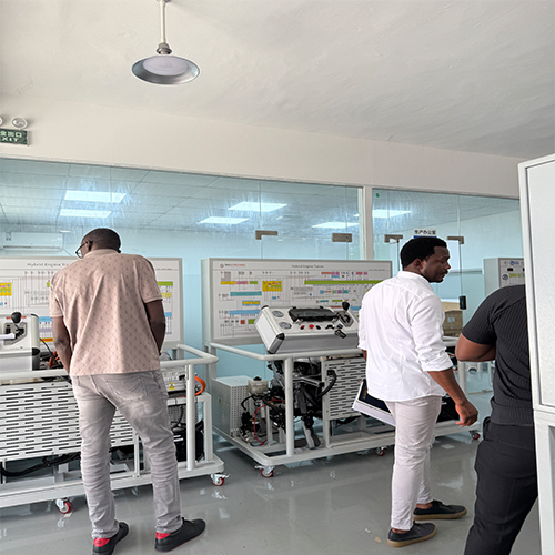 来自纳米比亚的客户访问了GTEE。 - 广州广同教学设备有限公司