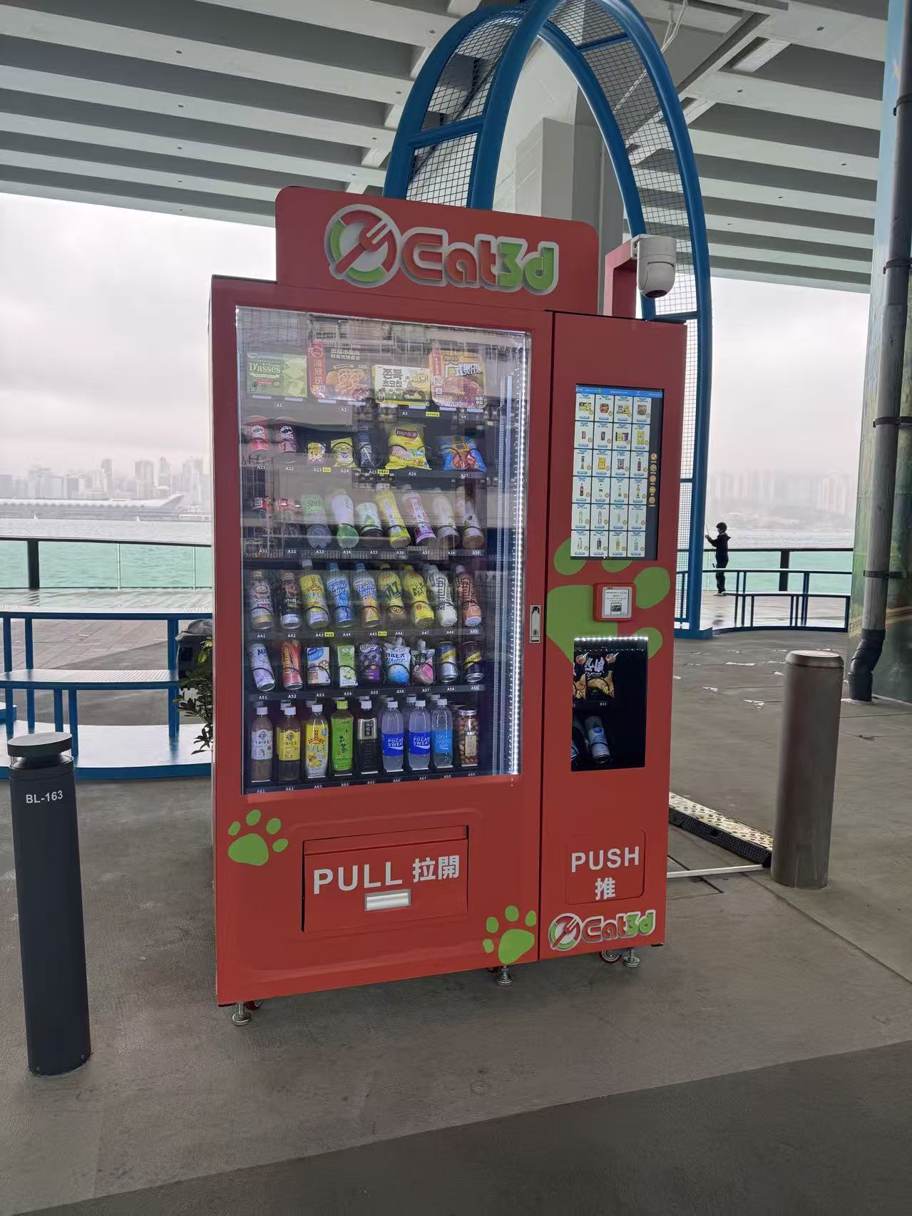 Outdoor Vending Machine in Hong Kong with Octopus & Mobile Pay