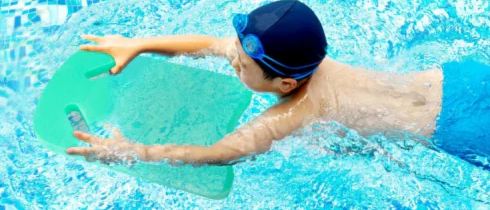 How to Use a Kickboard to Improve Your Swimming | HYHeva