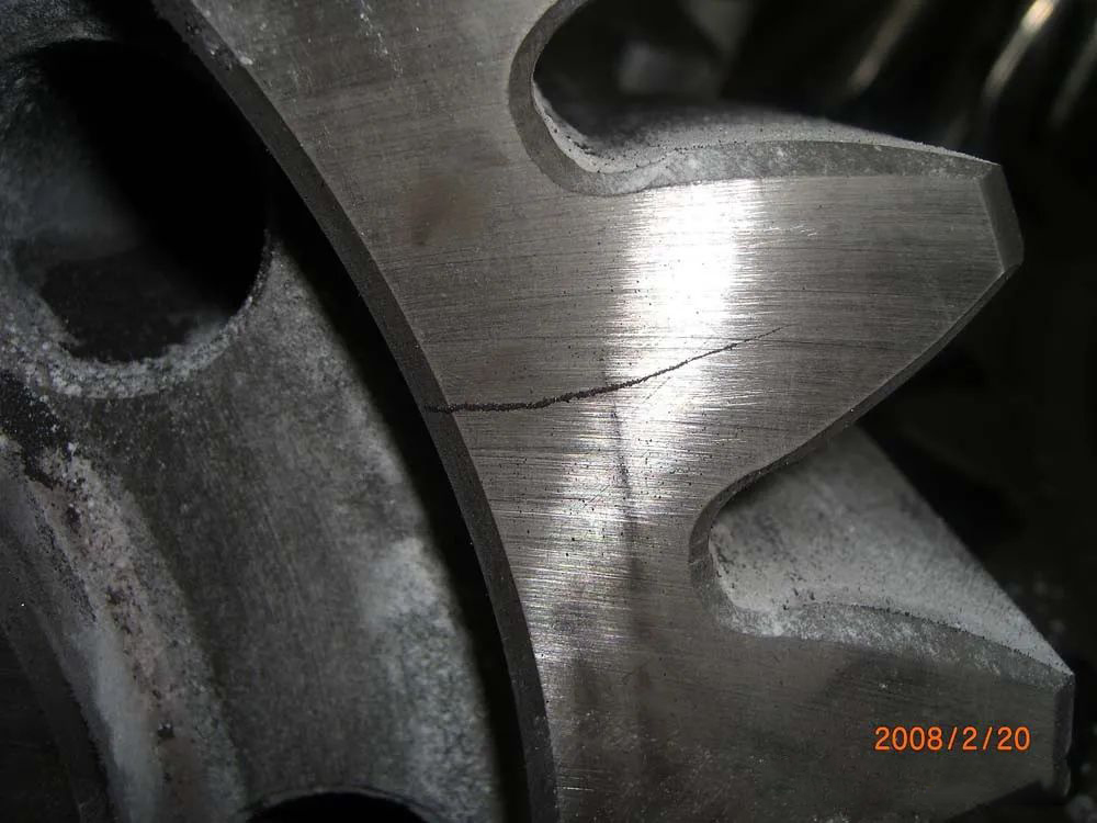 How to distinguish raw material cracks, heat treatment cracks, and ...